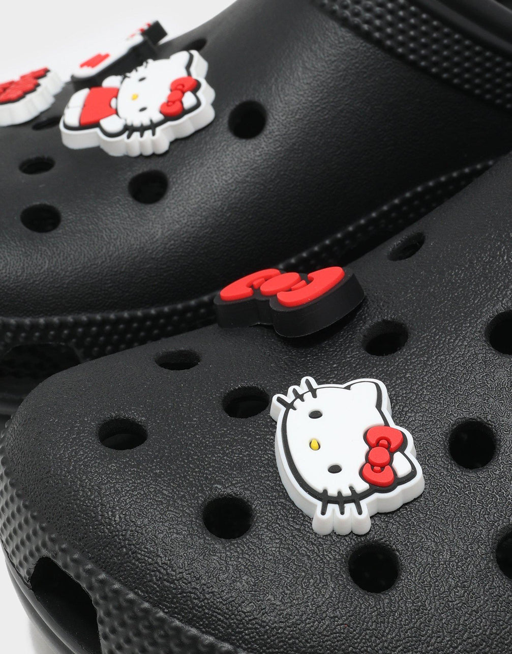 หลากสี Crocs ที่ติดรองเท้า Hello Kitty Jibbitz (5 ชิ้น) - JD Sports ...
