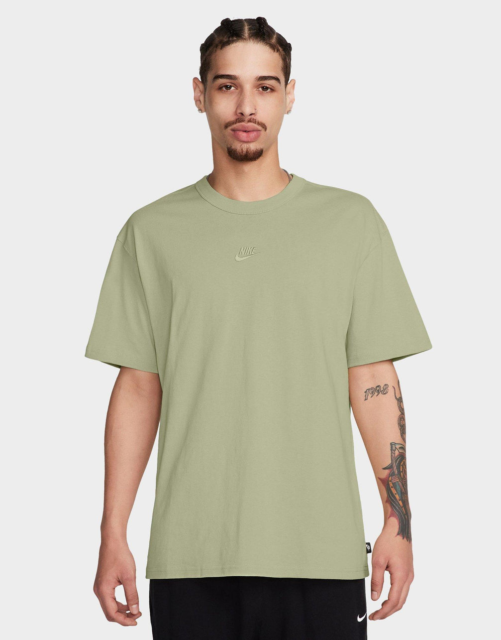 เสื้อยืดผู้ชาย Sportswear Premium Essentials – JD Sports ประเทศไทย