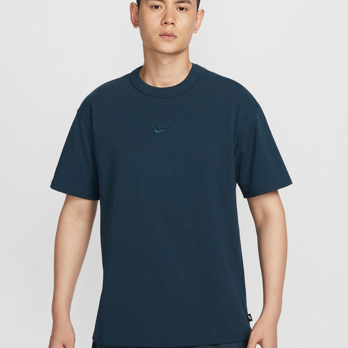 สีฟ้า Nike เสื้อยืดผู้ชาย Sportswear Premium Essentials - JD Sports ...