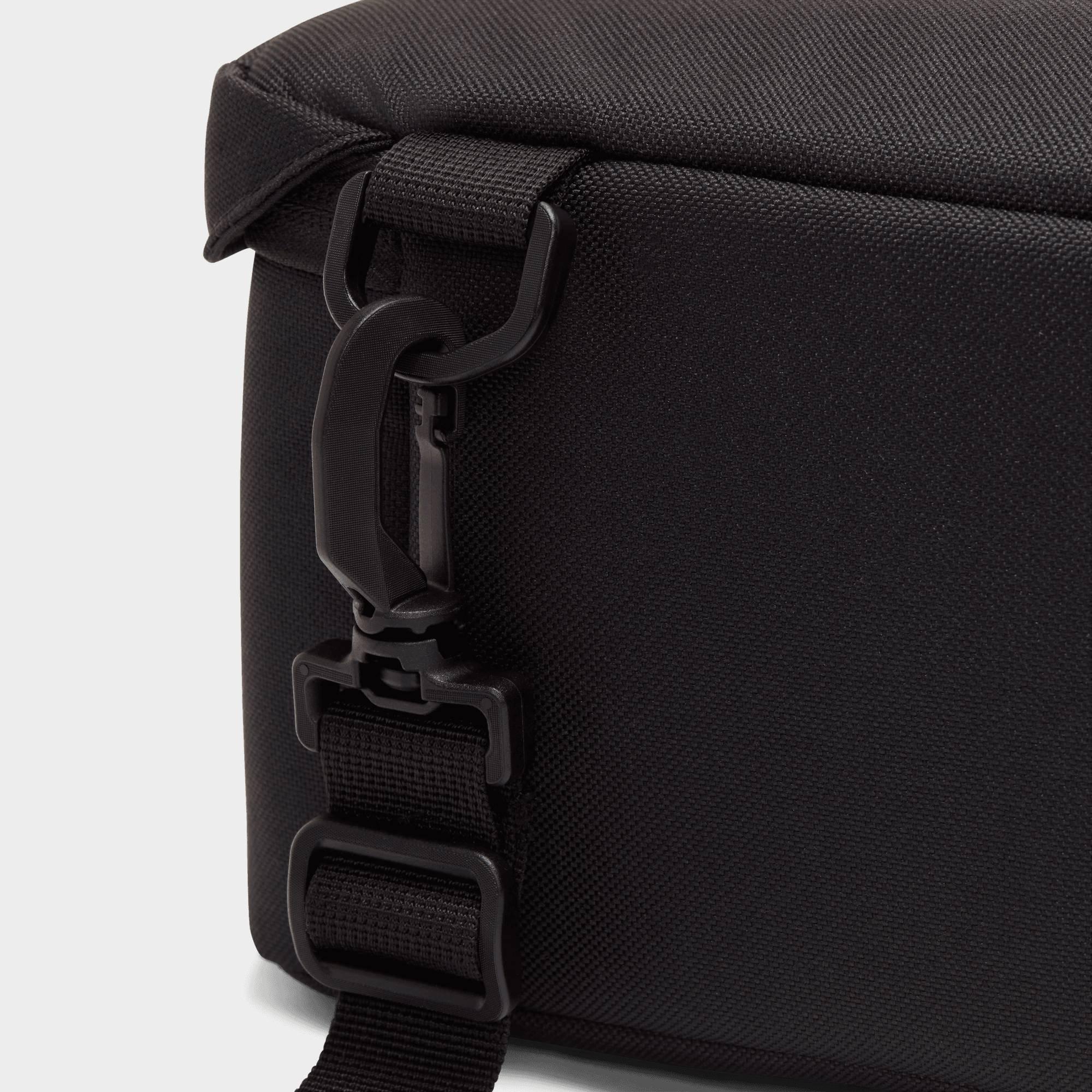 กระเป๋า Shoe Box ขนาดเล็ก (10L) – JD Sports ประเทศไทย