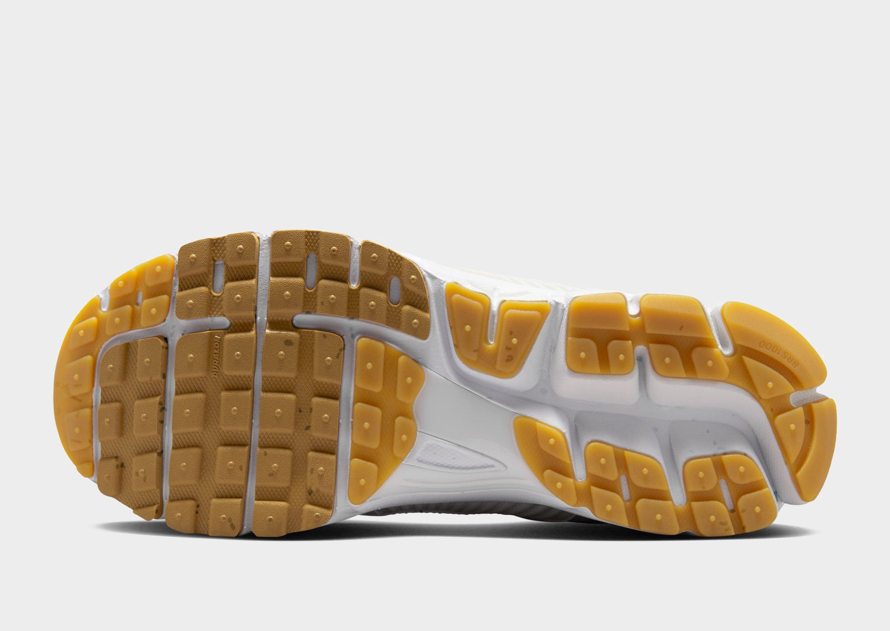 สีขาว Nike รองเท้าผู้หญิง Zoom Vomero 5 - JD Sports Thailand – JD ...