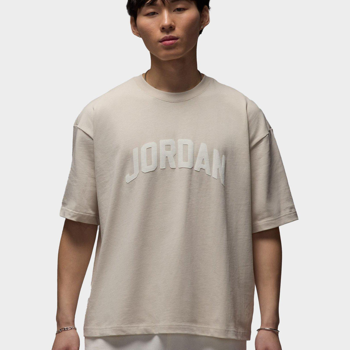 สีเบจ Jordan เสื้อยืดผู้ชาย Flight Essentials - JD Sports Thailand – JD ...