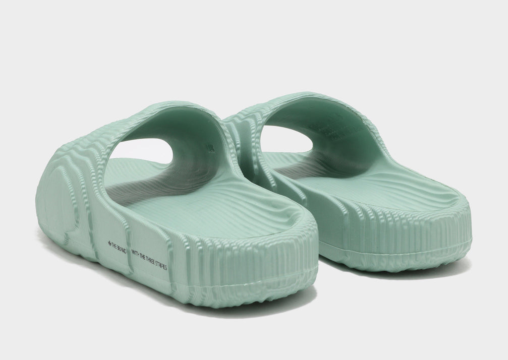 สีเขียว adidas รองเท้าแตะผู้หญิง Adilette 22 - JD Sports Thailand – JD ...