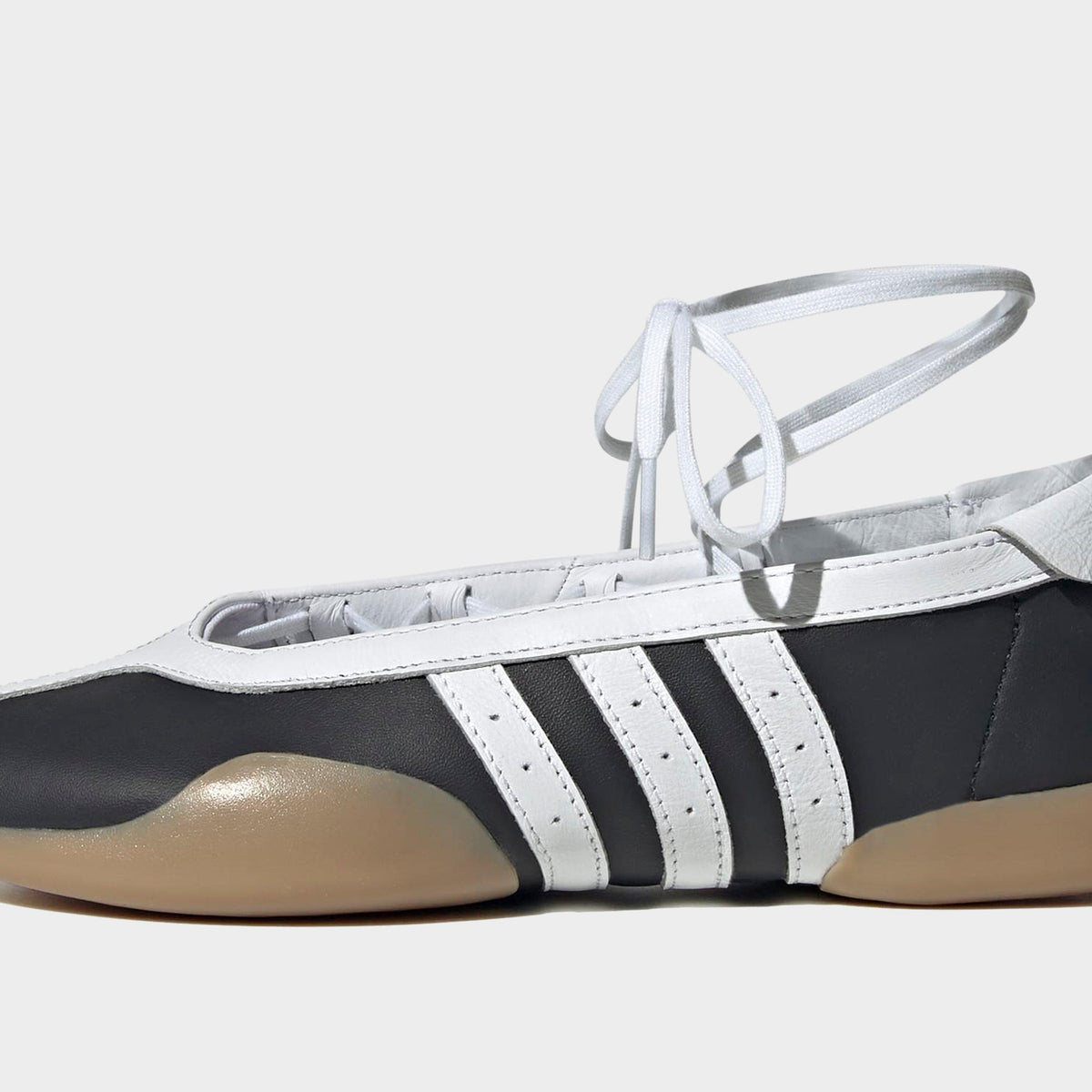 สีดำ adidas รองเท้าผู้หญิง Taekwondo Mei - JD Sports Thailand – JD ...