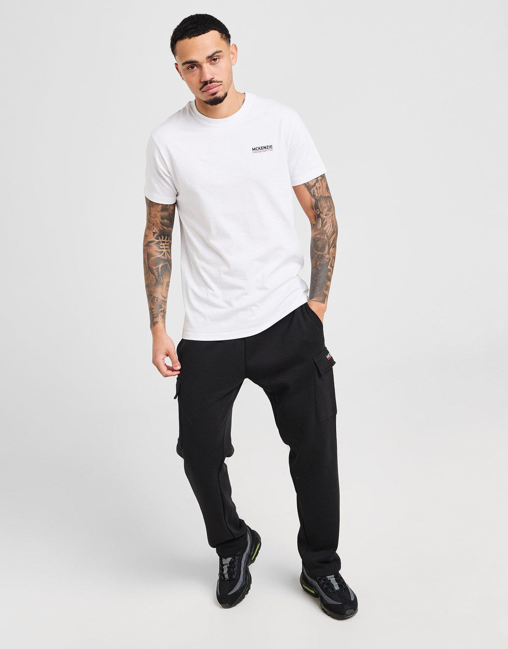 เสื้อยืดผู้ชาย Essential – JD Sports ประเทศไทย