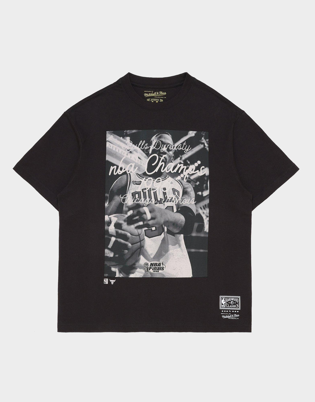 สีดำ Mitchell & Ness เสื้อยืดผู้ชาย Dynasty Bull - JD Sports Thailand ...